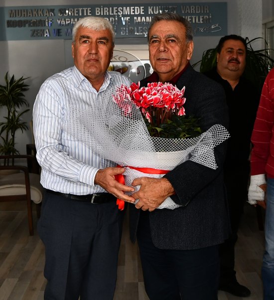 Bayındırlı çiçekçilerden “Aziz Baba”ya duygusal veda